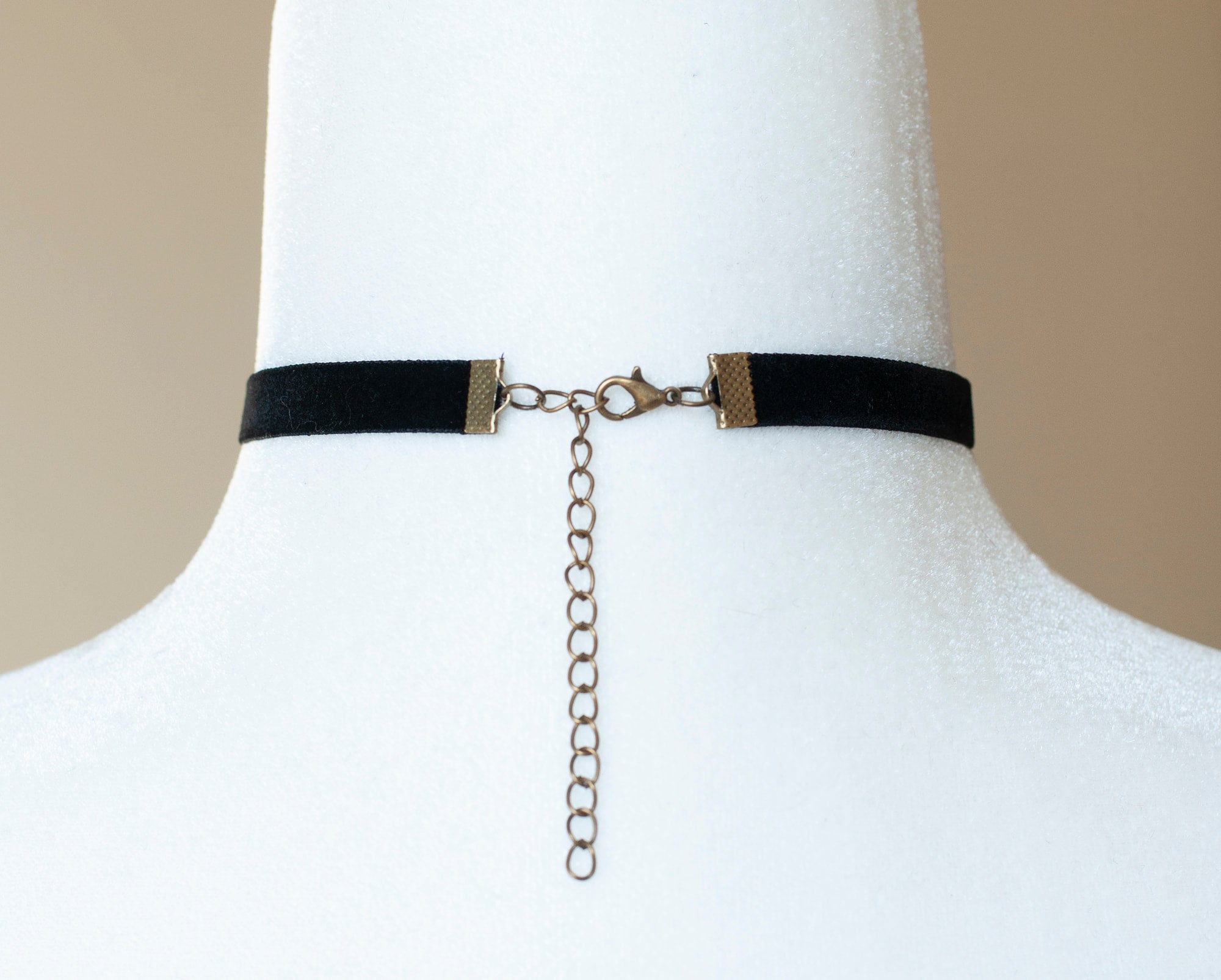Red velvet choker store